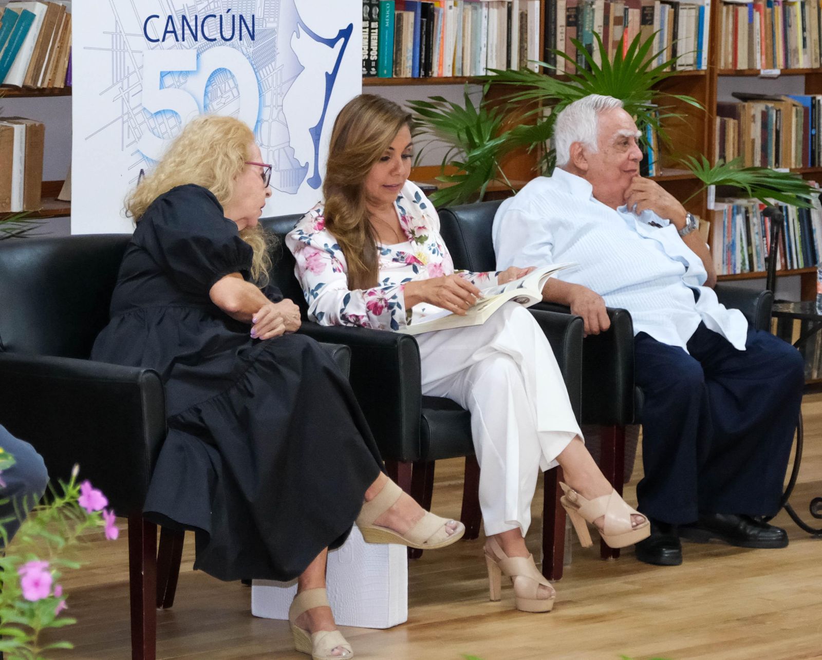 Presentan el libro “Historia Viva de Cancún” - La Pancarta de Quintana Roo